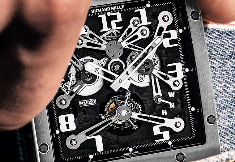 既是懷表也是座鐘 RICHARD MILLE RM 020首見在懷表身上導入奈米碳纖維底板